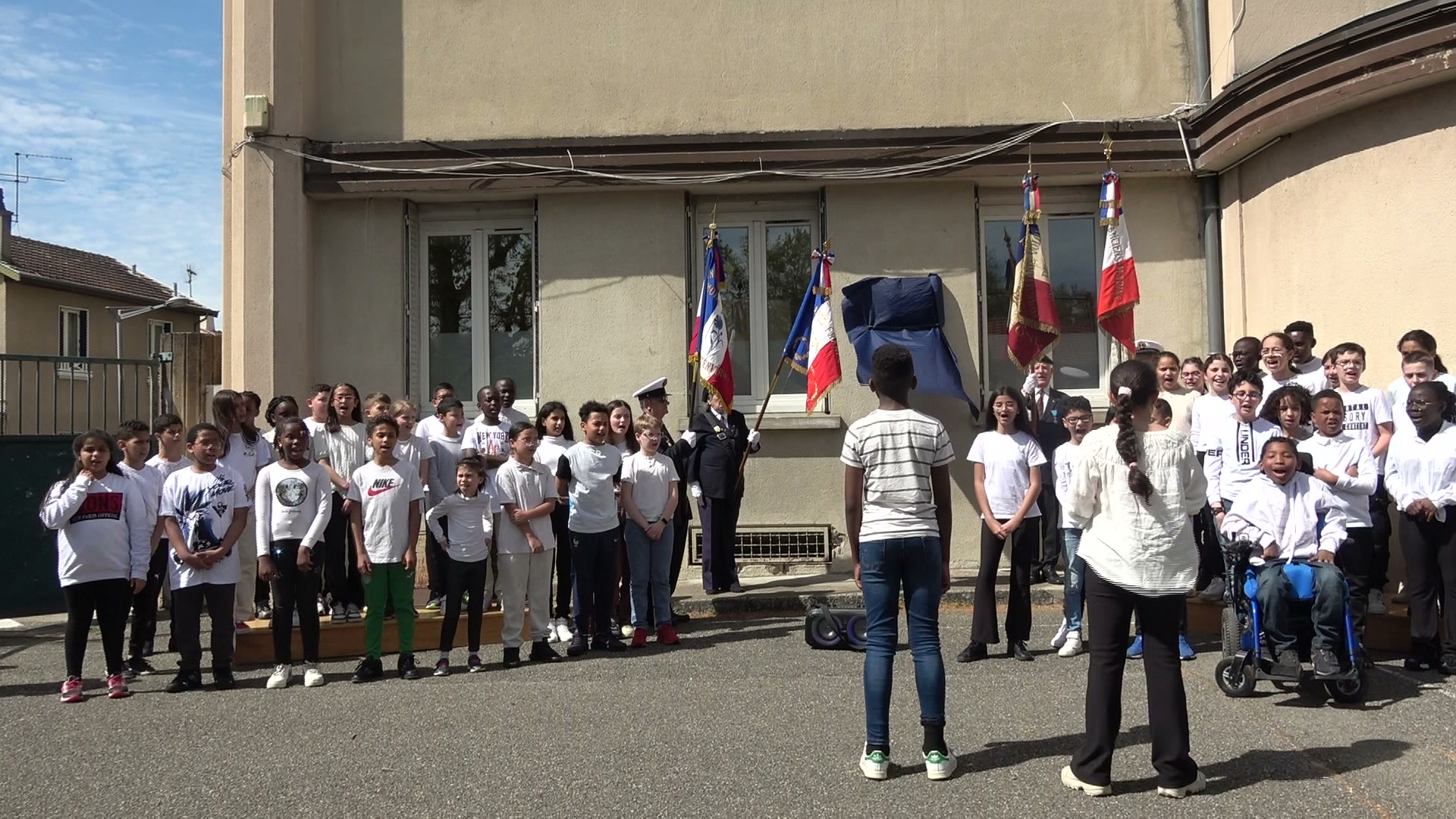 Plaques commémoratives des enfants juifs déportés dans 7 écoles de Lyon, 25 avril au 28 avril ...