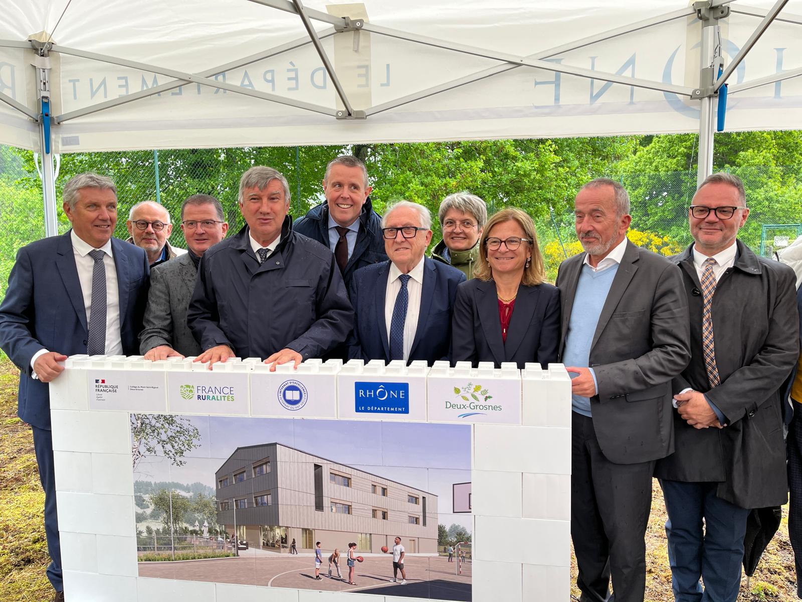 Pose de la première pierre du futur internat d’excellence rurale au collège du Mont Saint-Rigaud ...